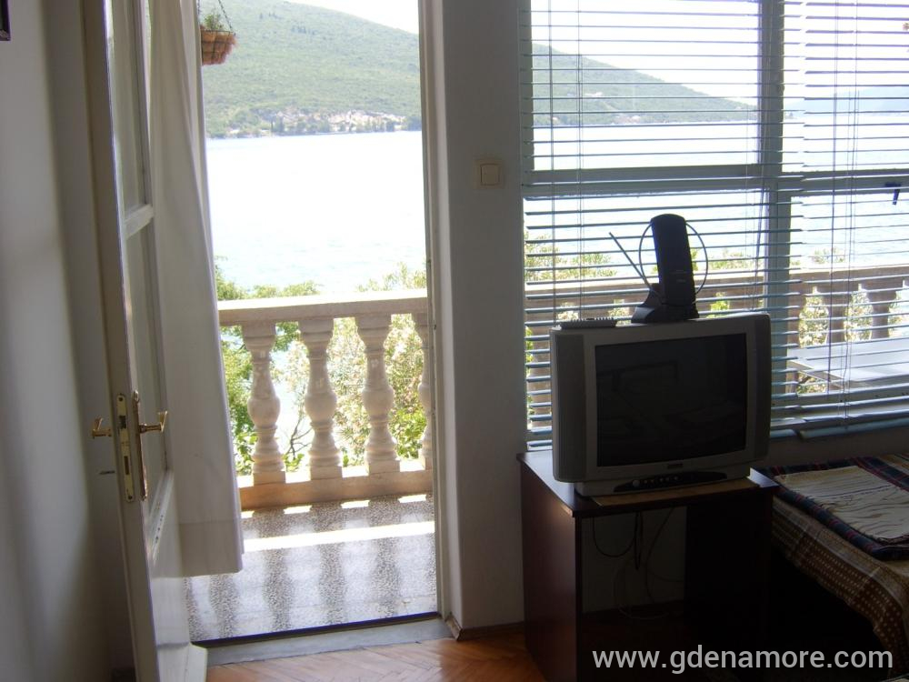 Privatan smeštaj Apartmani i sobe Vulovic-Kumbor (Zubatac) u mestu ...